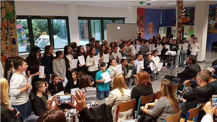ΜΕΤΑΝΑΣΤΕΥΣΗ ΚΑΙ ΔΙΓΛΩΣΣΑ ΕΛΛΗΝΙΚΑ ΣΧΟΛΕΙΑ ΣΤΗ ΒΑΥΑΡΙΑ - Εκπαιδευτική Λέσχη